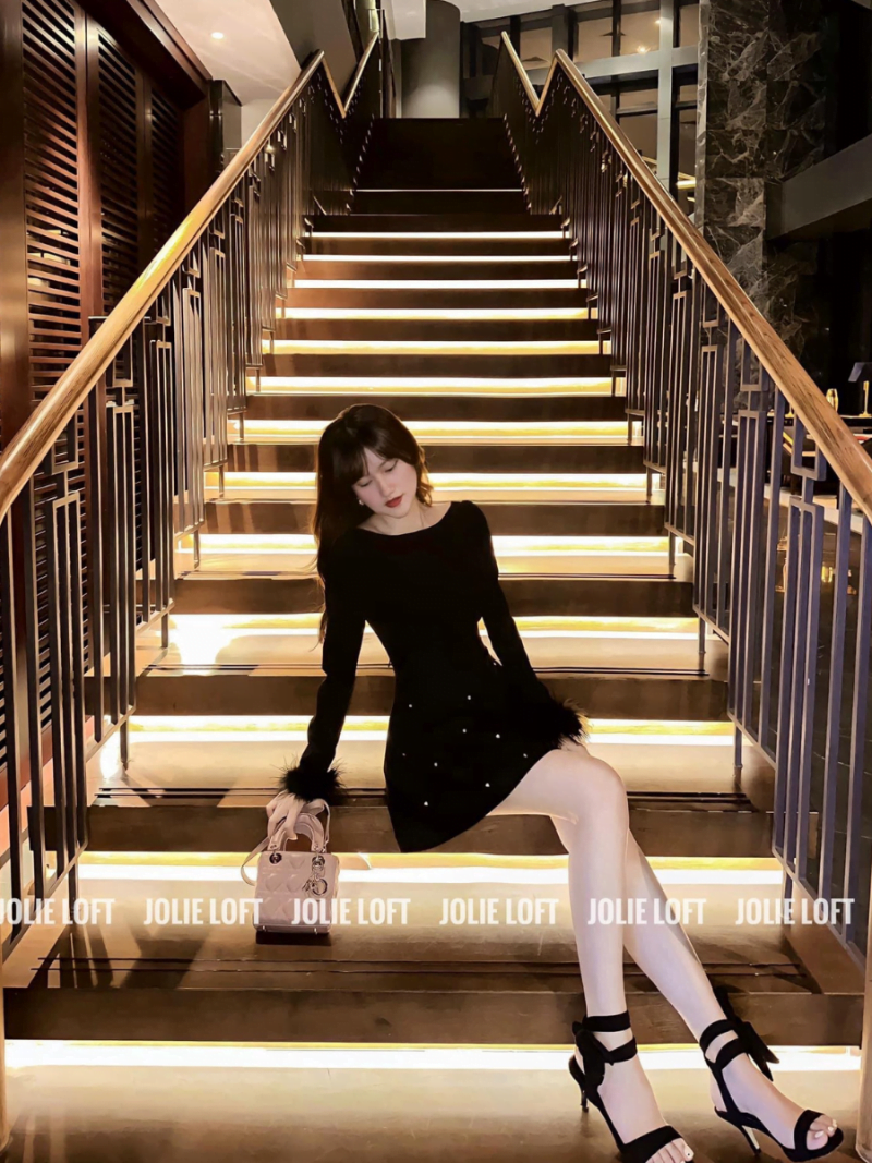 Jolie Loft đen tay dài đính đá M - imqueenoffical